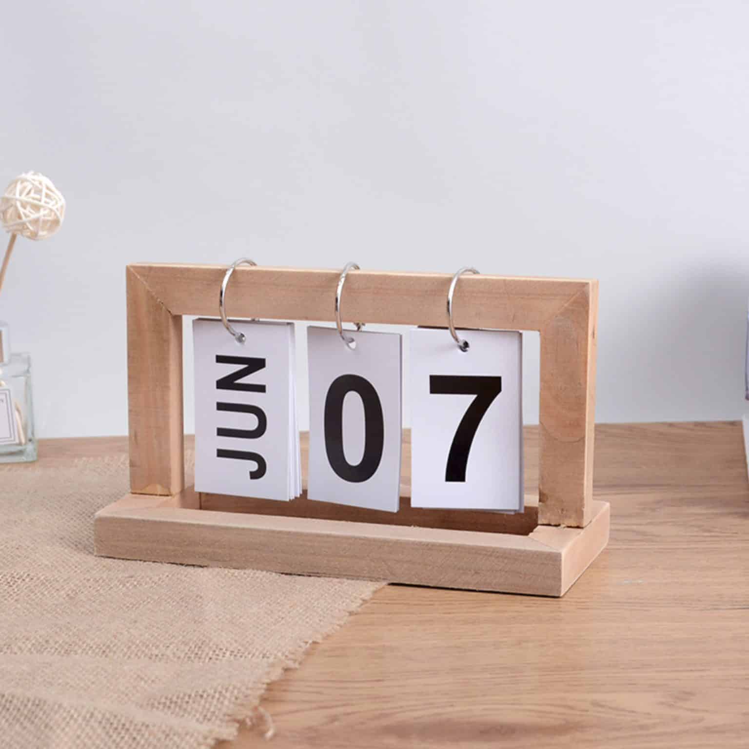 Desktop Wooden Calendar – DTC World